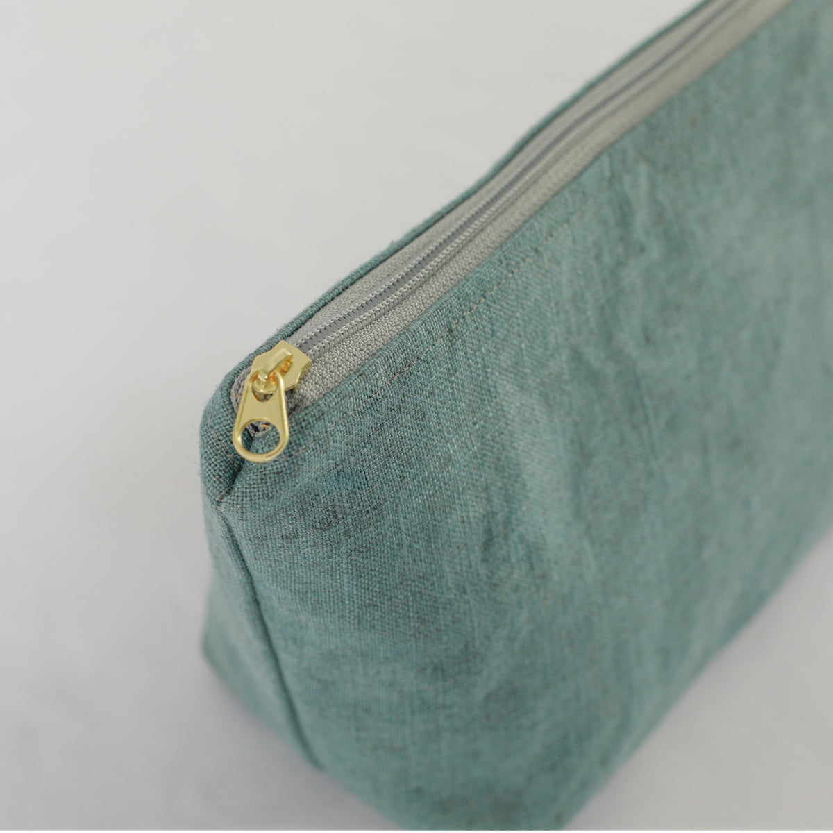 Kelly Makeup Kit – Unshattered